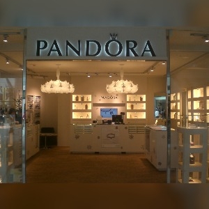Pandora To Open New Store Near Herald Square | the Centurion | the ...